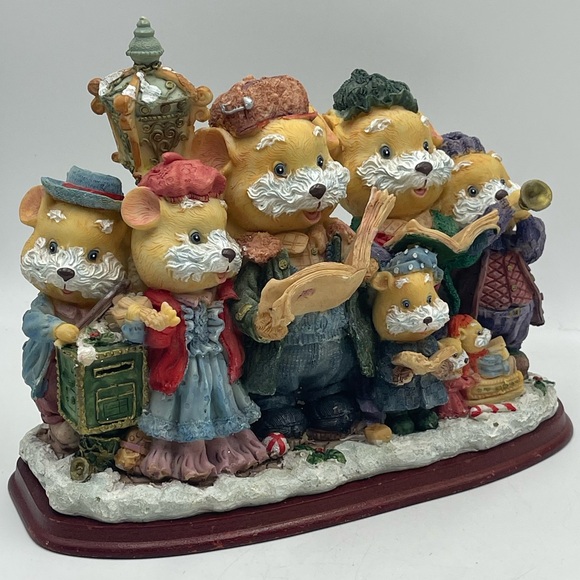 Holiday | Vintage Winter Scene Resin Sculpture Mouse Family Caroling By ...